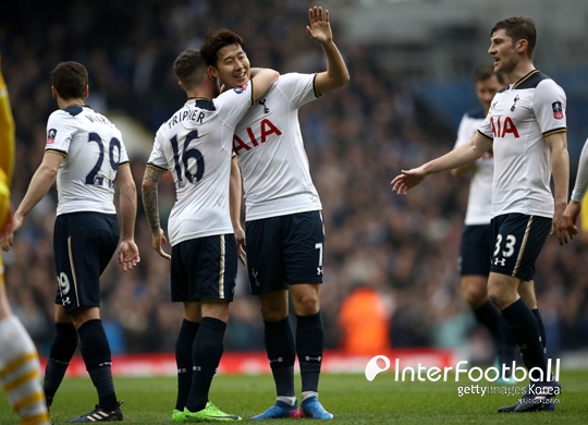 [FA컵 리뷰] ‘손흥민 3G 1AS’ 토트넘, 밀월에 6-0 대승...준결승 진출!