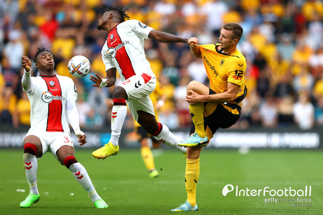 ‘충격’ 울브스 비상, 2m 장신 공격수 ACL 파열로 ‘시즌 아웃’