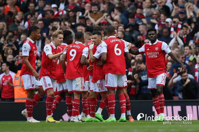 [EPL 리뷰] '퇴장 변수' 토트넘, 아스널에 1-3 완패...'SON 2G 연속골 무산'