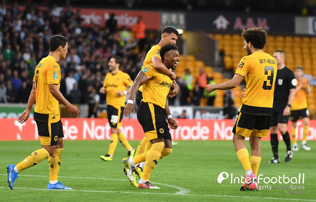 콘테, 'RWB' 고민 해결 나선다...황희찬 동료 '근육맨 윙어' 재점화