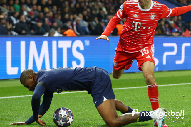 [UCL POINT] 실패로 끝난 PSG의 변화...킴펨베 투입은 '분명한 패착'