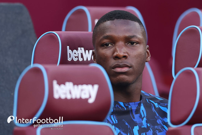 [EPL 리뷰] '1명 퇴장' 웨스트햄, '엔조 PK 실축+카이세도 PK 허용' 첼시에 3-1 승...워드 프라우스 2AS