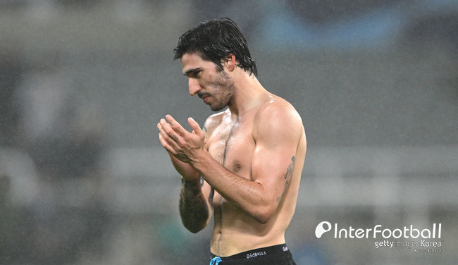 [오피셜] 뉴캐슬 뒷목...'도박 혐의' 920억 이탈리아 MF, 10개월 동안 선수 자격 박탈