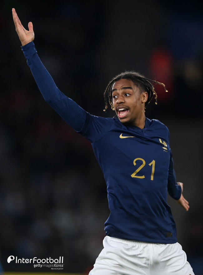 이강인 머리 감싸게 한 '그 선수!', 이상하게 이름 알렸다..."30분간 수많은 기회 놓쳤다"