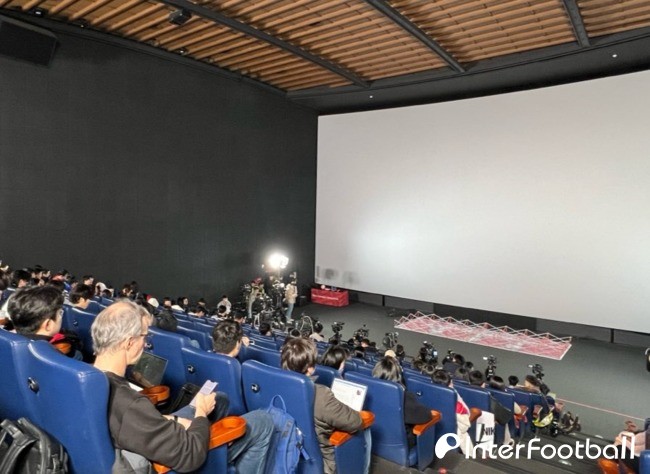 [IN-VIEW] '64년의 기다림, 64명의 팬과 함께' KFA가 준비한 아시안컵 우승 기원 깜짝 이벤트