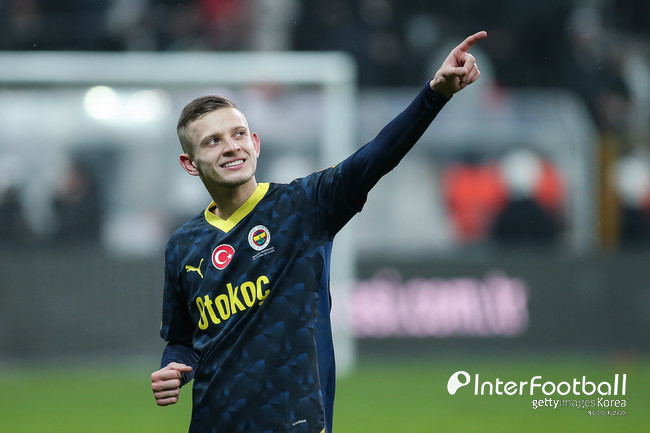 ‘손흥민한테 꿀패스 준다!’ 폴란드산 외데고르, 포스테코글루가 원한다