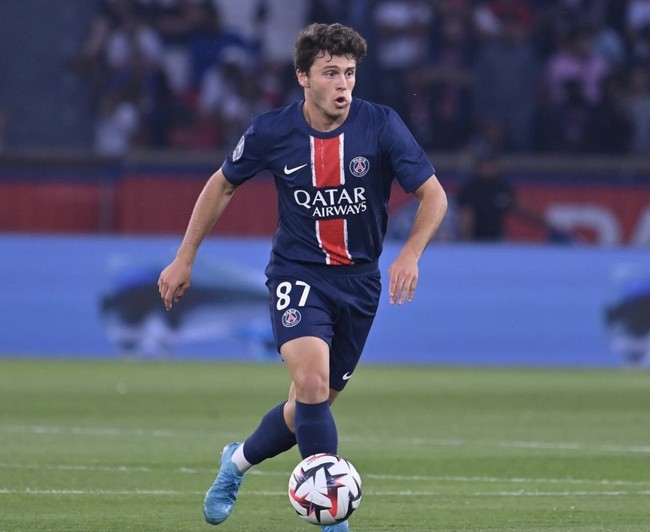 [리그앙 STAR] '축신이 여기 있었네' PSG 04년생 MF, 2G 4도움...1000억 주고 데려온 이유 증명