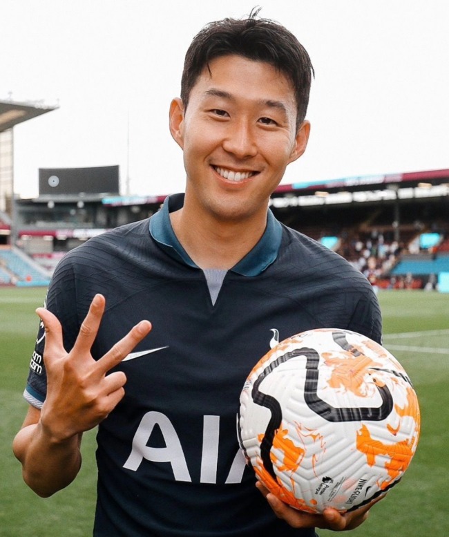 '토트넘 역대 최고 윙어' SON, PL 세 손가락 안에 드는 골잡이였다... ‘100골 클럽’→현역 3위