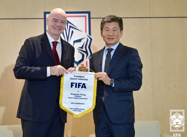 인판티노 FIFA 회장, 7년 만에 축구회관 방문해 정몽규 KFA 회장과 조우...29일 AFC 어워즈 참석