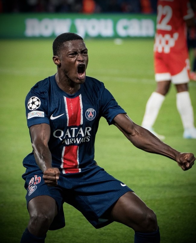 “엔리케 감독님 사랑해요” 레알·맨시티·맨유? NO! ‘이강인 동료’ DF, PSG와 재계약 임박!