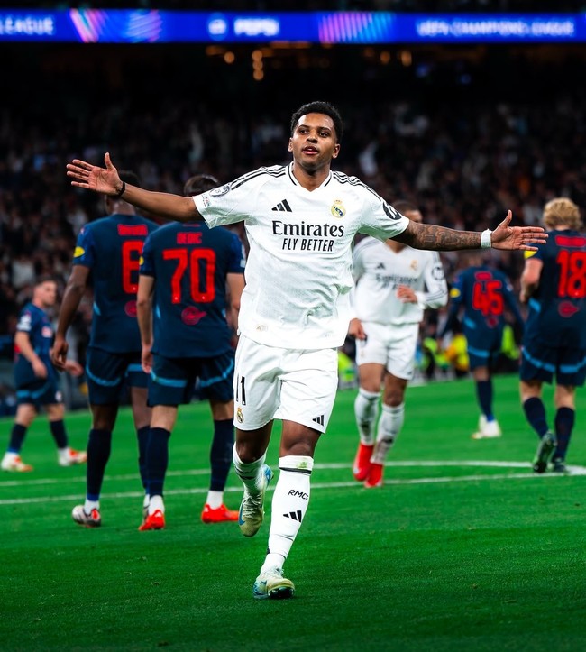 이강인 경쟁자 또 추가?...흐비차에 1048억 쓴 PSG, ‘챔스 우승 핵심+바이아웃 1조’ LEE 동갑 윙어까지 욕심