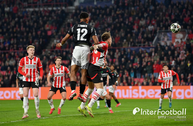 결정력 미쳤다! 아스널, PSV 원정서 7-1 대승…UCL 8강 진출 청신호