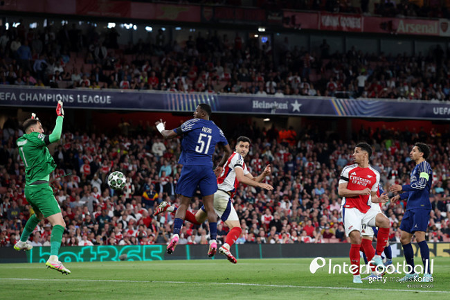 [UCL ISSUE] 오랜만에 ‘벵거’가 응원 왔는데…결과는? 아스널, 홈에서 0-1 패배