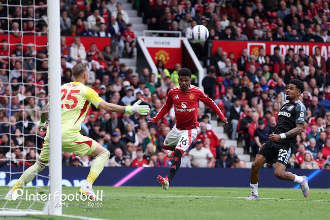 [PL 리뷰] '에릭센 굿바이 골' 맨유, 빌라 챔피언스리그 진출 저지...마르티네스 퇴장→2-0 승리!