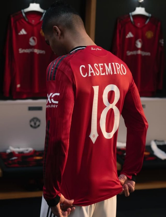 [오피셜] 역대 최악 시즌 뒤로 하고...맨유, 2025-26시즌 홈 유니폼 공개