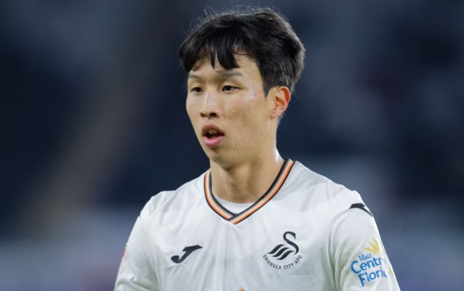 '선발+키패스 3회' 엄지성, 스완지 EFL컵 3라운드 진출 견인...부상 몸 상태는 우려