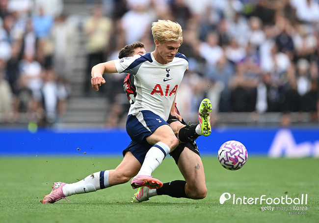 [PL STAR] 얼굴만 잘생긴 게 아니다! 토트넘 ‘2006년생’ MF, ‘1G 1AS 폭발→34년만 대기록 작성’