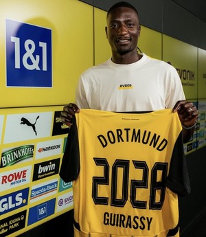 [오피셜] '28경기 28골' 분데스 휩쓴 괴물 공격수, 정우영 곁 떠나 도르트문트 이적...2028년까지 계약