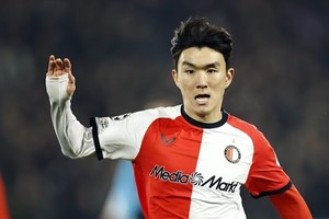 [UCL 리뷰] 16강 불씨 살렸다! ‘황인범 75분’ 페예노르트, 홈에서 스파르타 프라하에 4-2 승리