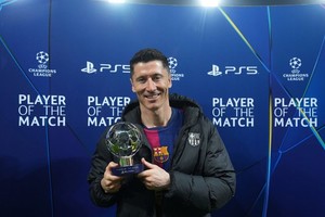 [UCL STAR] ‘친정팀에게 지옥을 선사하다’...36세 레반돕, 도르트문트전 ‘29호골’ 폭발→POTM 선정